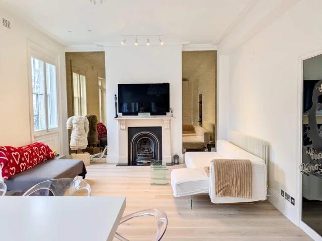 Apartment at Ennismore Gardens, City of Westminster