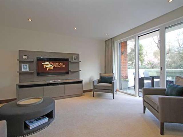 Apartment at Ennismore Gardens, City of Westminster