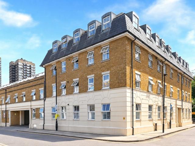 Apartment at Ensign Street, Greater London
