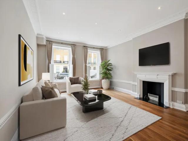 Apartment at Eaton Place, City of Westminster