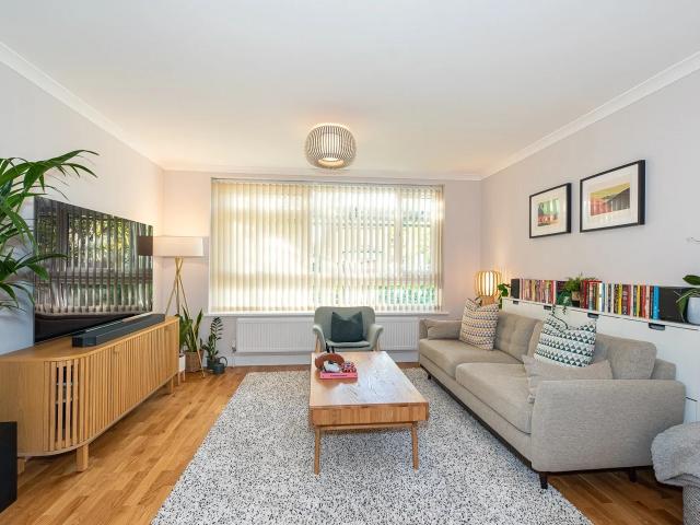 Apartment at Eaton Rise, Greater London