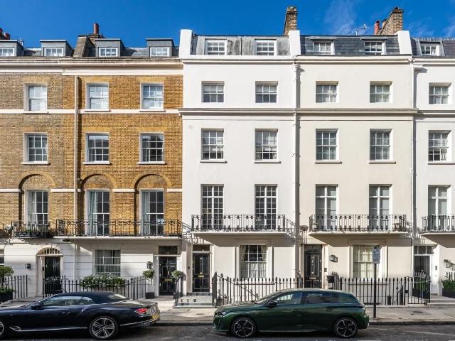 Apartment at Eaton Terrace, Greater London