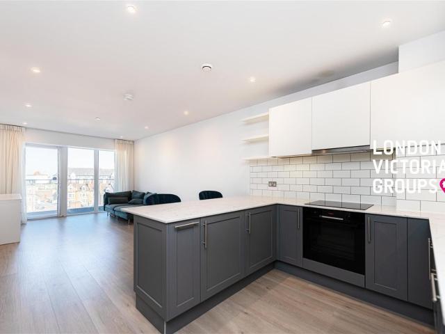 Apartment at Ealing Broadway Shopping, London