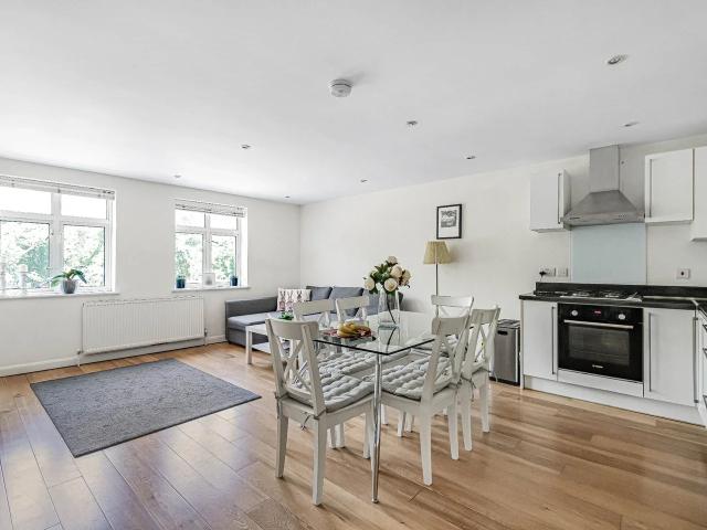 Apartment at Ealing Green, Greater London