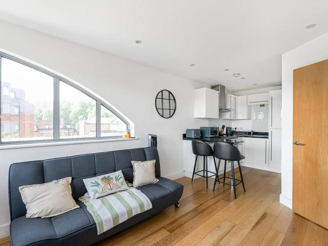 Apartment at Ealing Green, Greater London