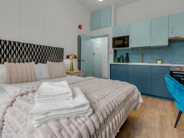 Apartment at Eardley Crescent, Greater London