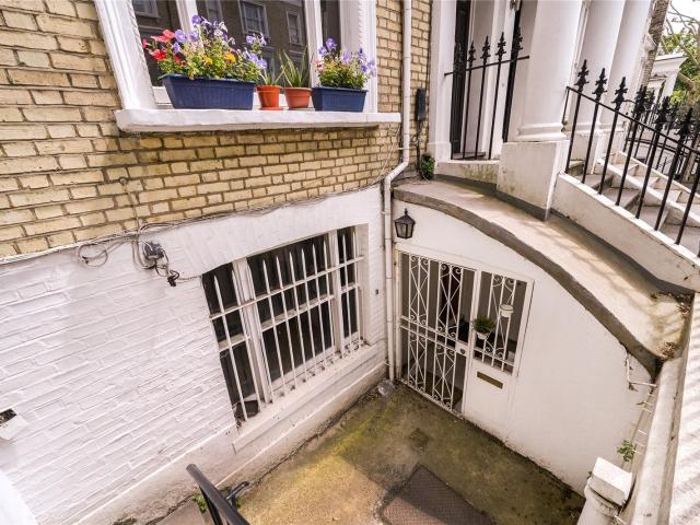 Apartment at Eardley Crescent, Greater London