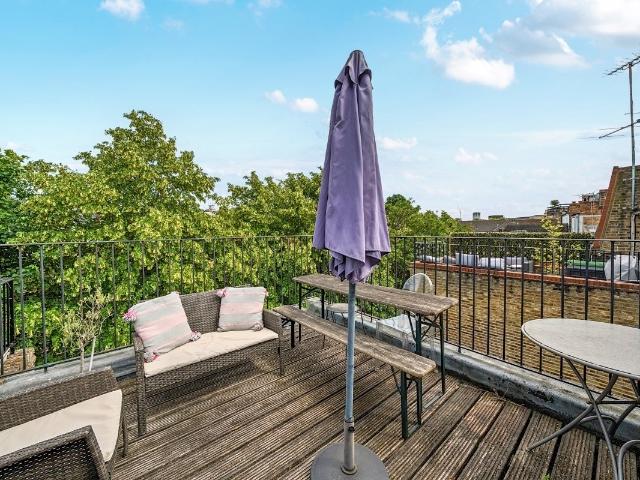 Apartment at Eardley Crescent, Greater London