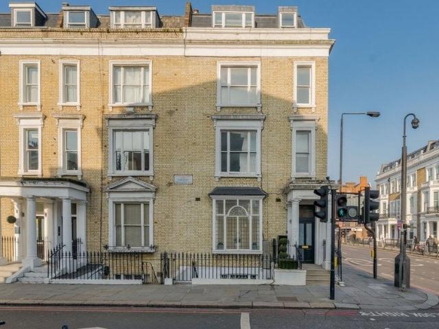 Apartment at Eardley Crescent, Greater London