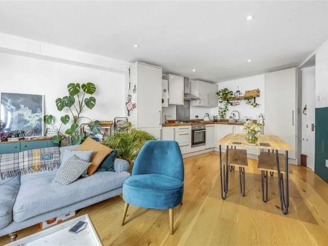 Apartment at Eardley Road, Greater London