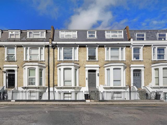 Apartment at Earl's Court Gardens, Greater London