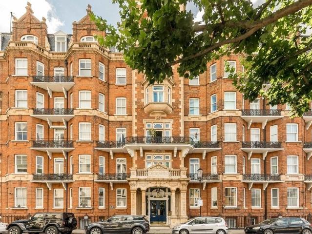 Apartment at Earl's Court Square, Greater London