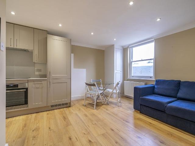 Apartment at Earl's Court Road, Greater London