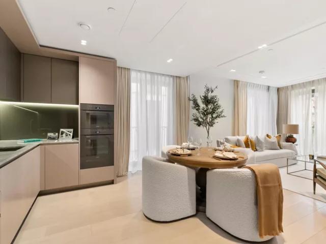 Apartment at Earl's Court Road, Greater London