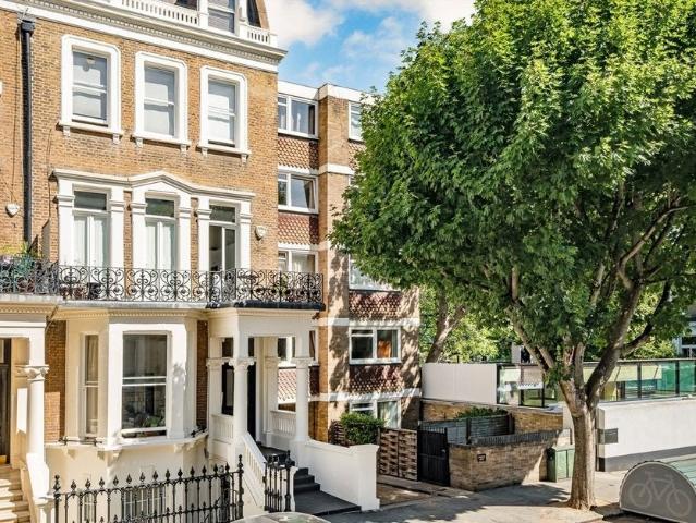 Apartment at Earl's Court Road, Greater London