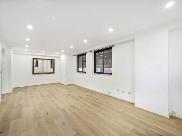 Apartment at Earl's Court Road, Greater London