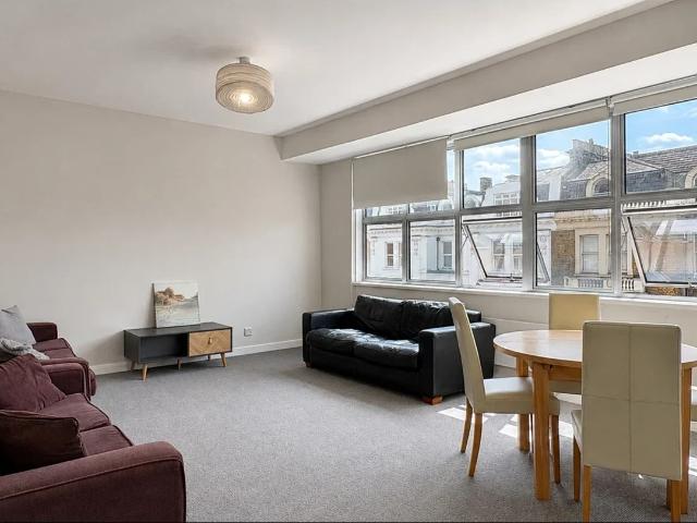 Apartment at Earl's Court Road, Greater London