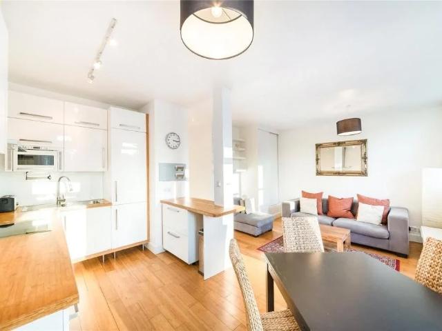 Apartment at Earl's Court Road, Greater London