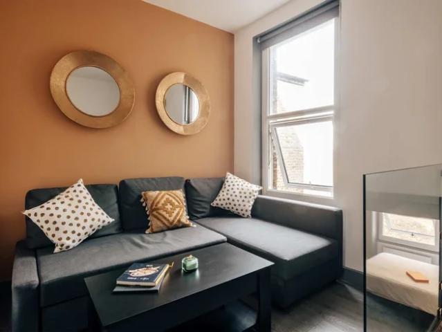Apartment at Earl's Court Road, Greater London