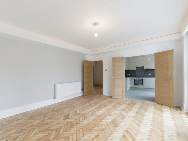 Apartment at Earl's Court Road, Greater London