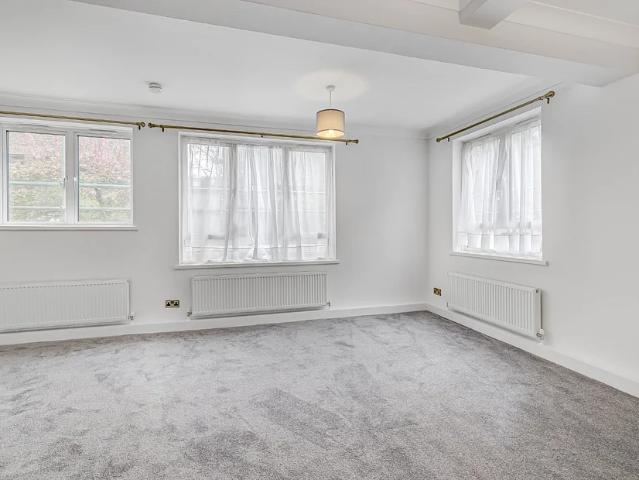Apartment at Earl's Court Road, Greater London