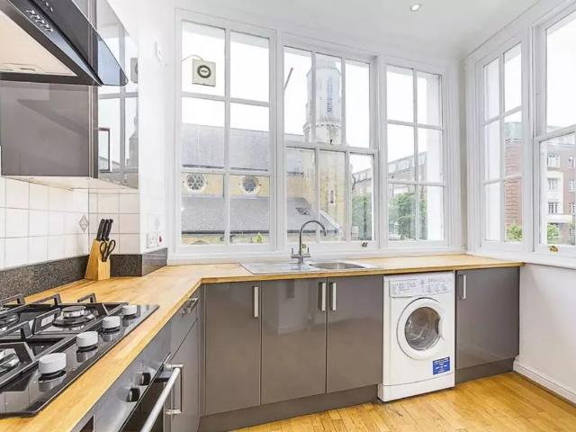 Apartment at Earl's Court Road, Greater London