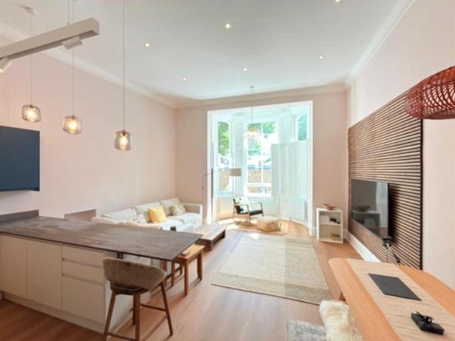 Apartment at Earl's Court Road, Greater London