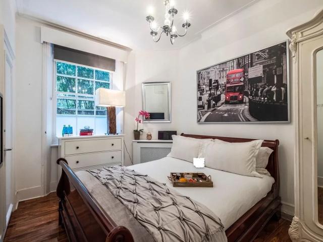Apartment at Earl's Court Road, Greater London
