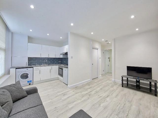 Apartment at Earl's Court Road, Greater London