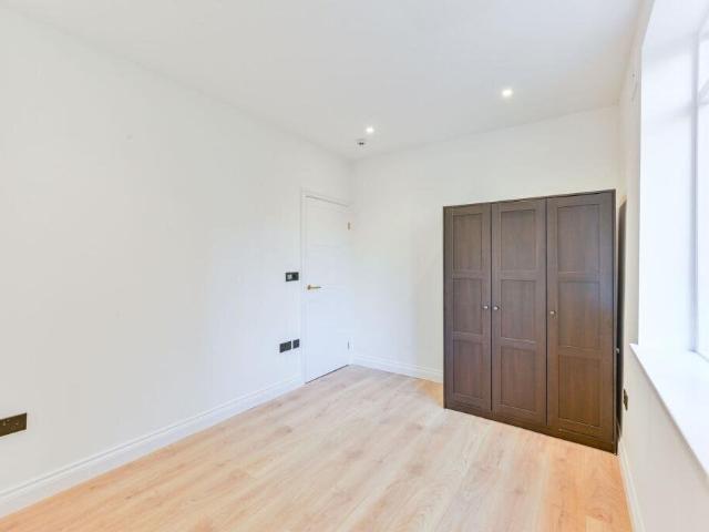 Apartment at Earl's Court Road, Greater London