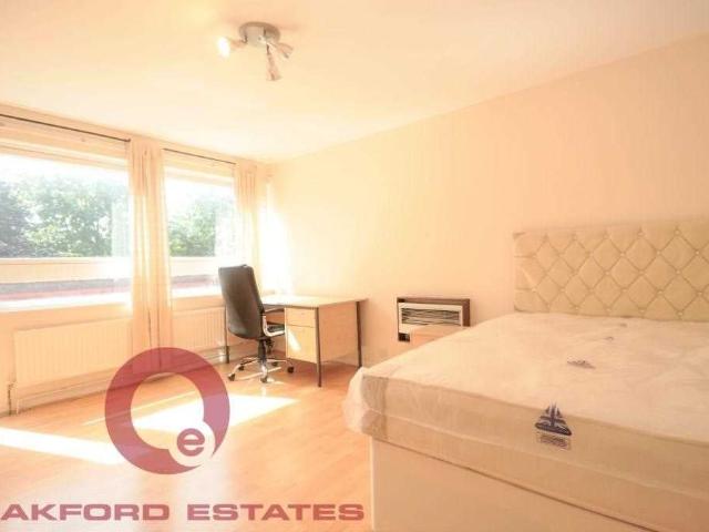 Apartment at Earlsferry Way, Greater London