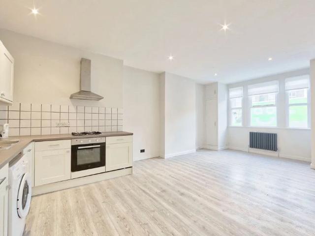 Apartment at Earlsfield Road, Greater London