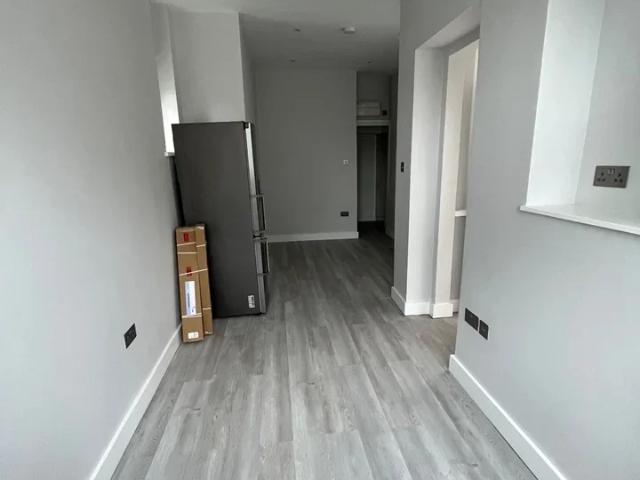 Apartment at East End Road, Greater London
