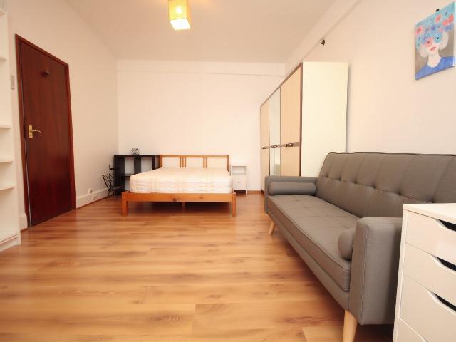 Apartment at East End Road, Greater London