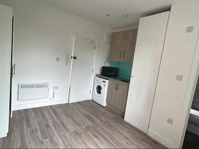 Apartment at East End Road, Greater London
