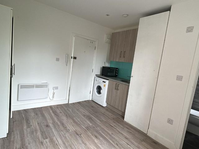 Apartment at East End Road, Greater London