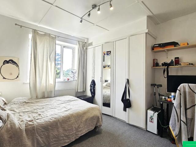 Apartment at East End Road, Greater London