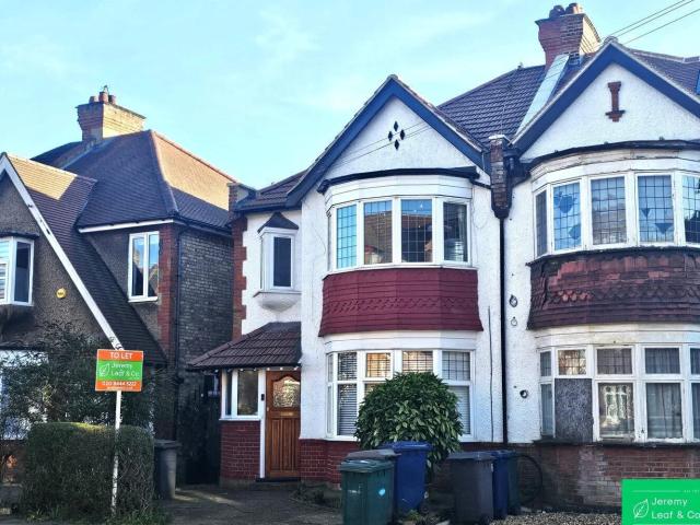Apartment at East End Road, Greater London