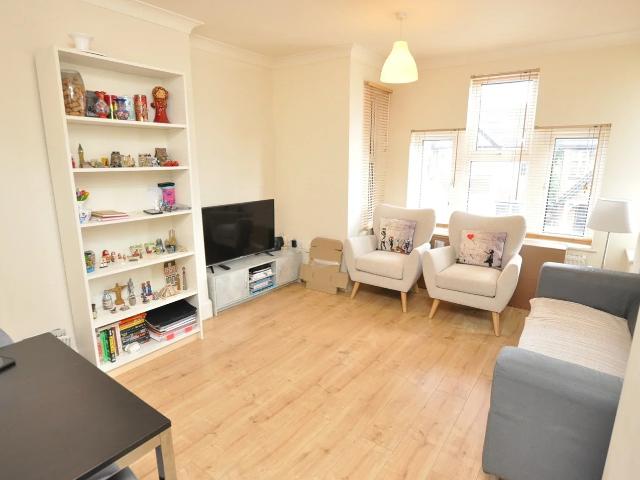 Apartment at East End Road, Greater London