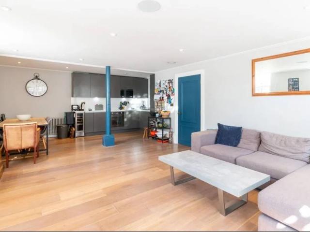 Apartment at East Hill, Greater London
