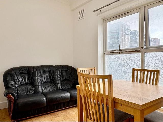 Apartment at East India Dock Road, Greater London