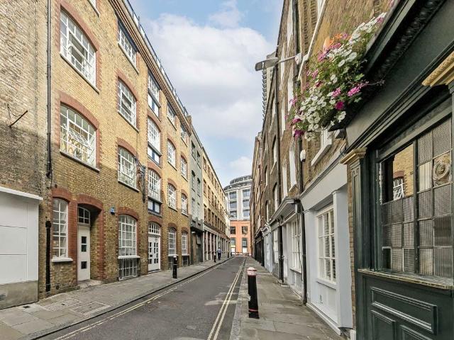 Apartment at East Passage, City of London