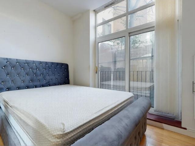 Apartment at East Street, Greater London
