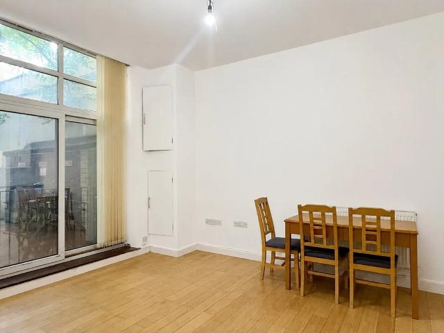 Apartment at East Street, Greater London