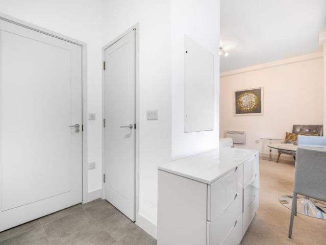 Apartment at East Street, Reading