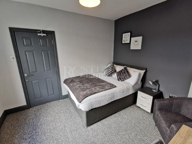 Room at Eastmead Avenue, Ashford