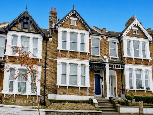 Apartment at Eastcombe Avenue, Greater London