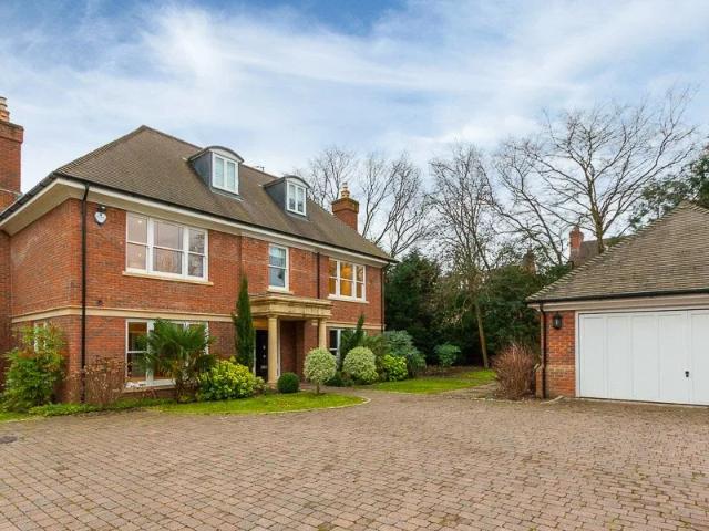 Apartment at Eastcott Close, Greater London