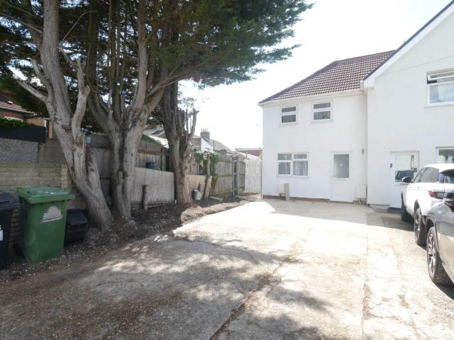 Apartment at Eastern Avenue, Waltham Cross