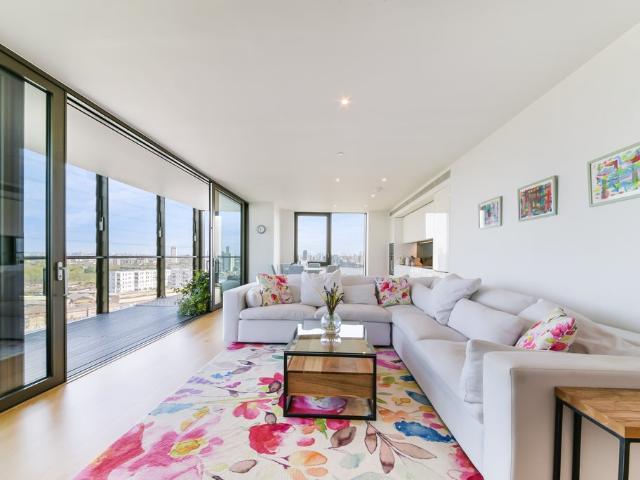 Apartment at Eastfields Avenue, Greater London